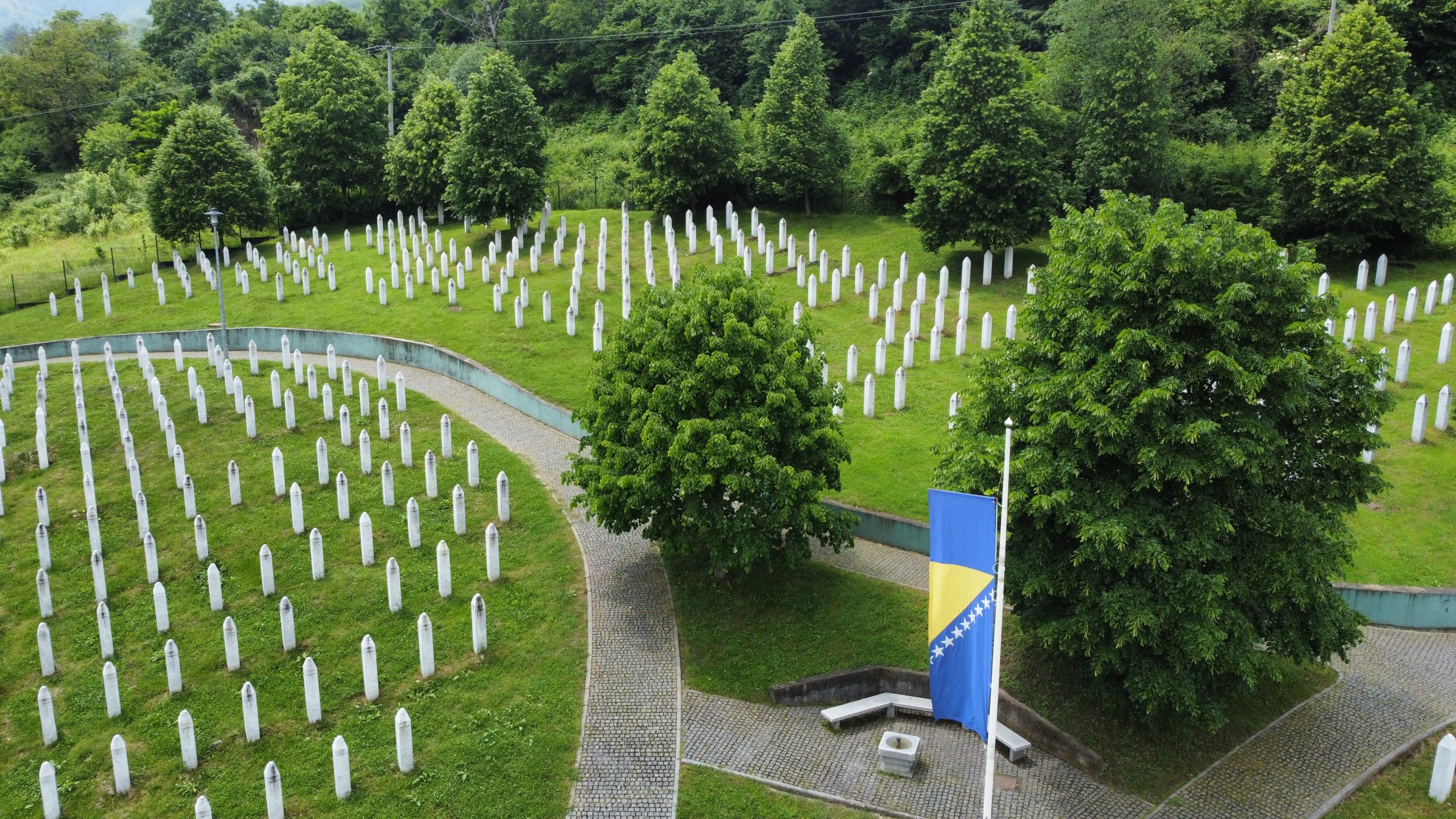 Pogledajte kako izgleda Memorijalni centar Potočari iz zraka (FOTO ...
