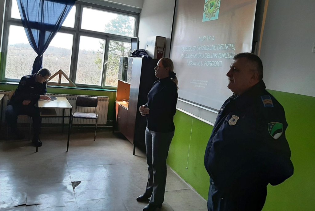 MUP TK: Rad policije u zajednici – edukativno predavanje za učenike ...