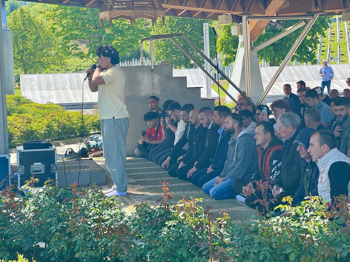 Ministar Ramo Isak posjetio Srebrenicu, u Potočarima klanjao i džuma ...