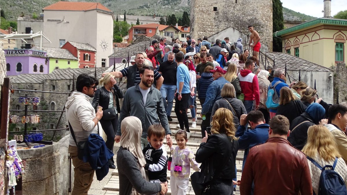 MUP HNK: Mostar i Neum muku muče s džeparošima - BH Reporter