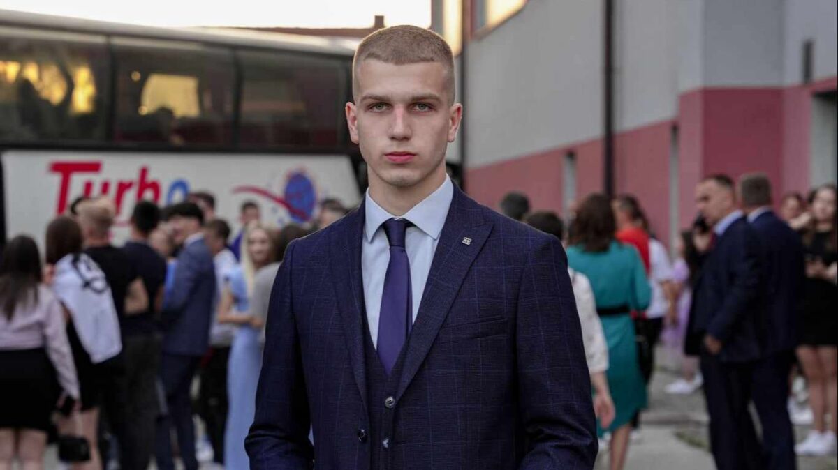 Najmlađi budući hadžija iz Živinica: Harun Hadžić (19) s majkom kreće ...