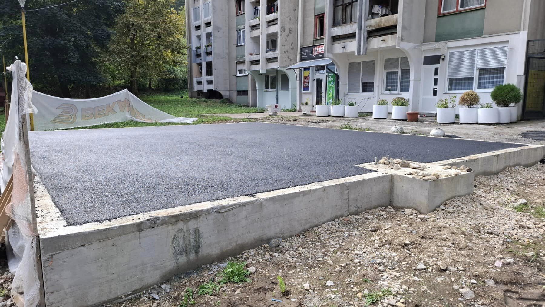 Grad Tuzla: Radovi na izgradnji novog igrališta u naselju Paša Bunar ...