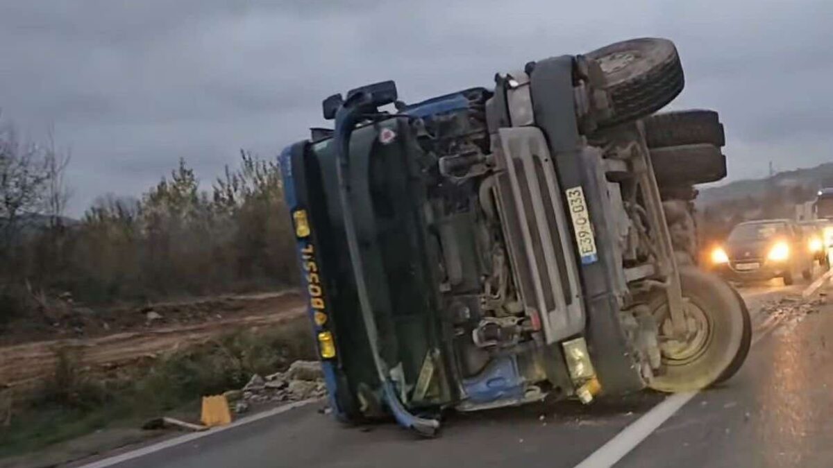 Saobraćajna nesreća kod Zenice: Kamion se prevrnuo - BH Reporter