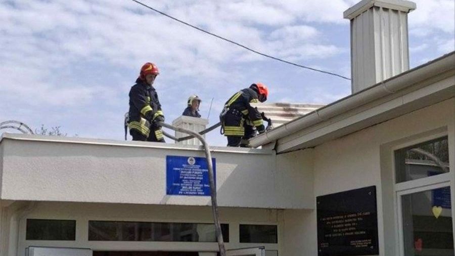 Gorjela škola u Ljeskovim Vodama kod Doboja, nastala velika šteta - BH ...